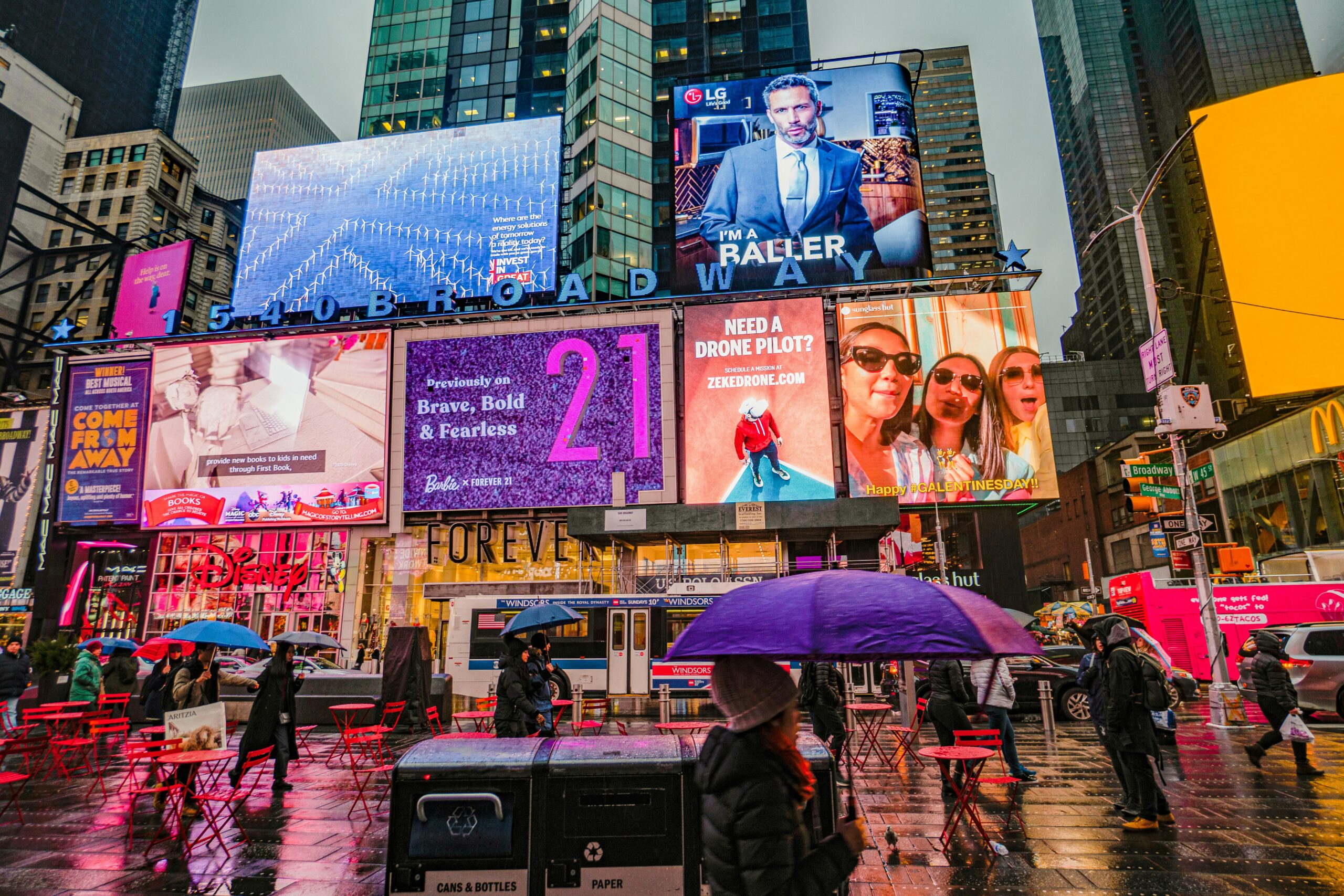 Different Types of OOH (and When to Use Them)DOmedia | Out-of-Home ...